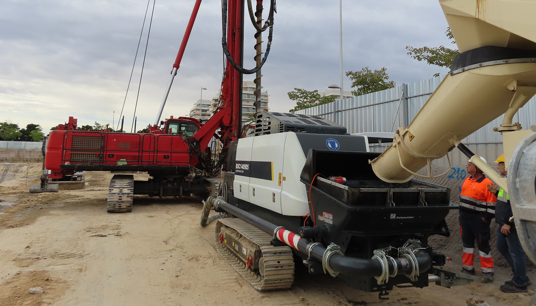 Putzmeister apresenta a nova bomba de betão sobre rastos BSC 1409 D5 ...